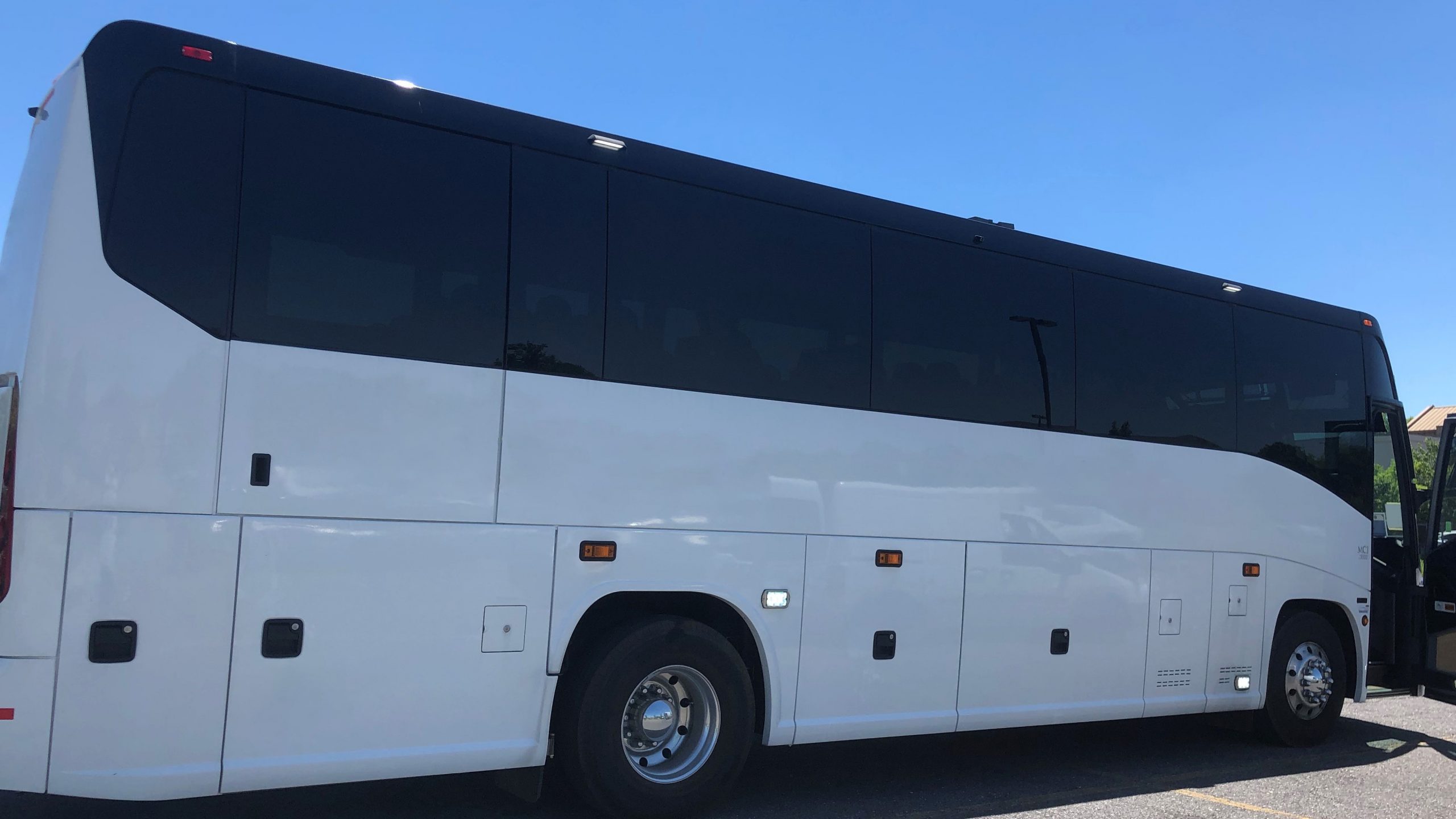 2020 MCI J3500 ADA – Advantage Remarketing Solutions