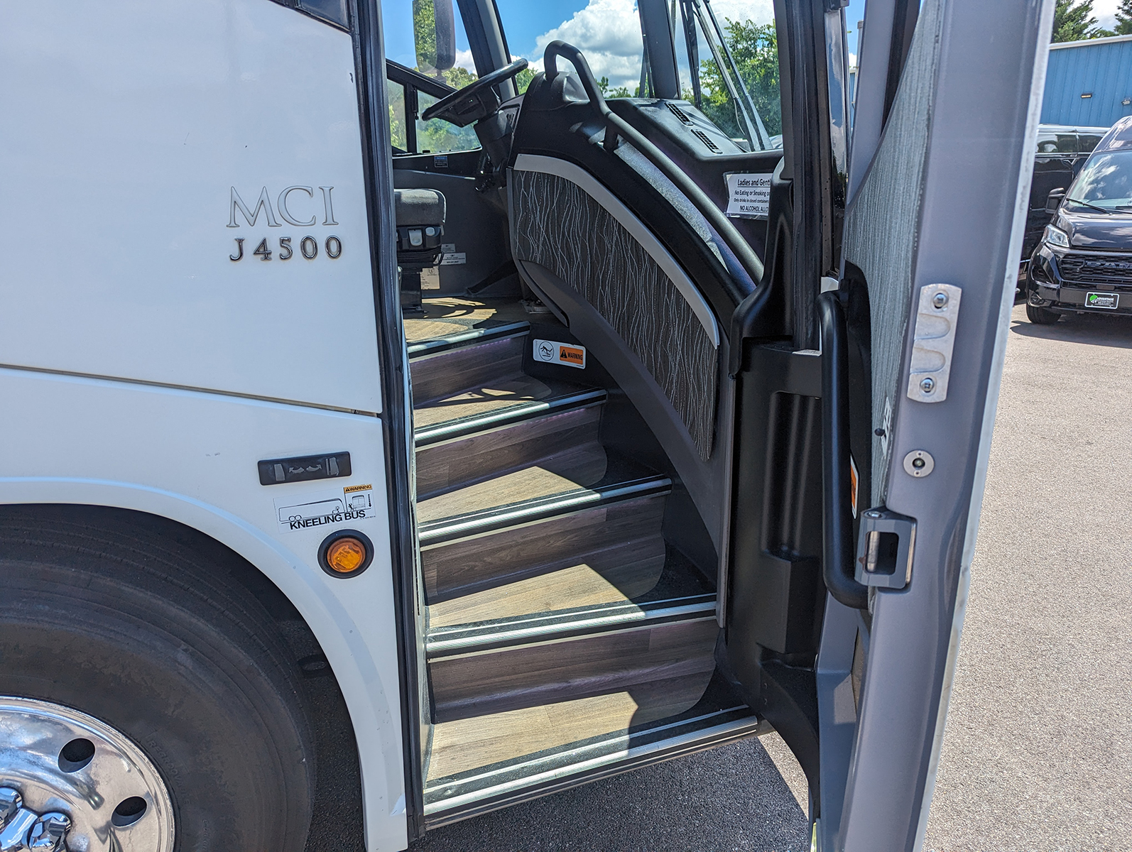 2018 MCI J4500 – Advantage Remarketing Solutions