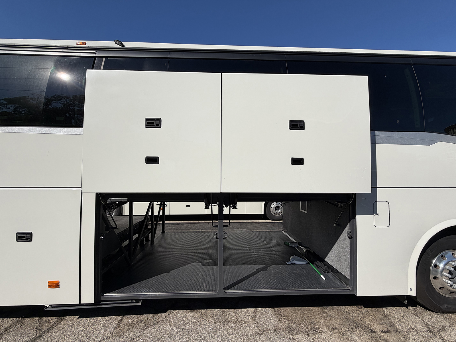 2025 Volvo 9700 ADA – Advantage Remarketing Solutions
