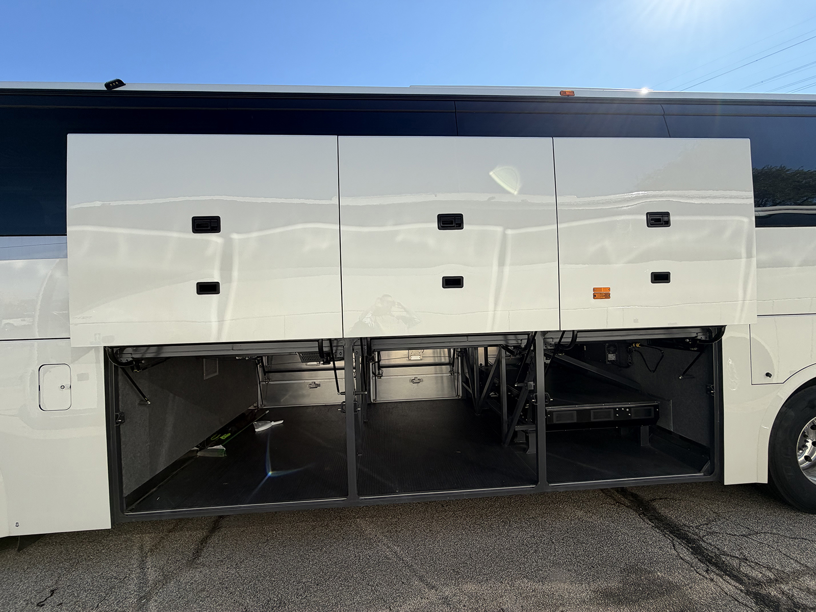 2025 Volvo 9700 ADA – Advantage Remarketing Solutions